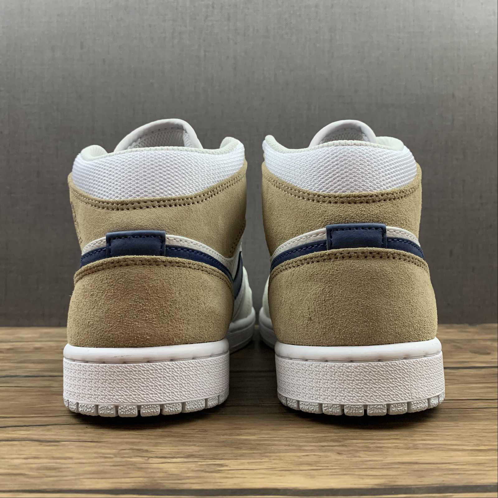 AJ1 Leather Beige - Rainbow Sneakers